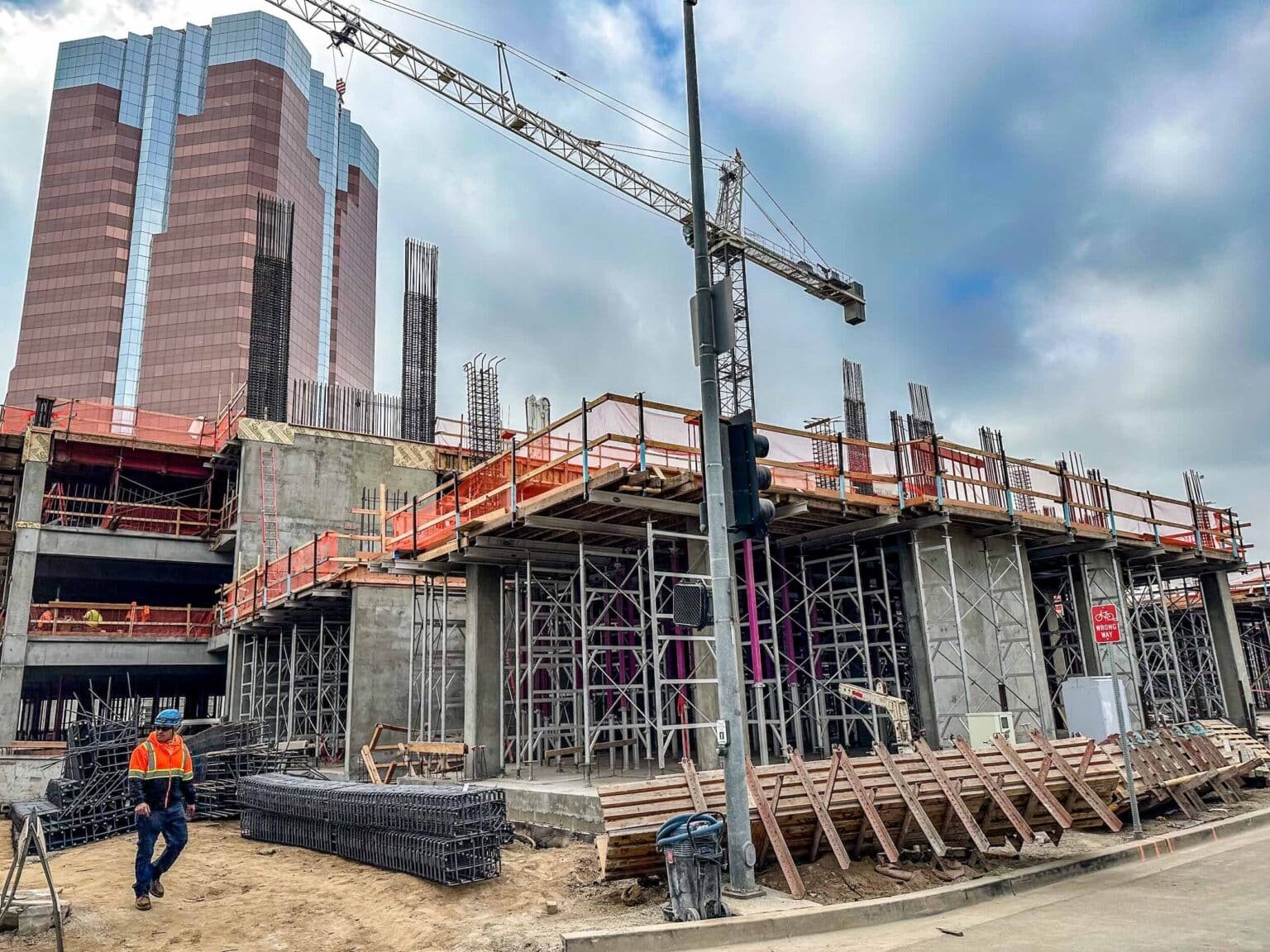 Alexan West End, Long Beach's 600-unit residential project, crawls ...