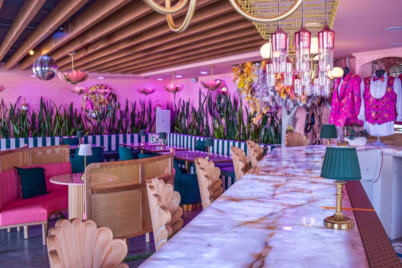 Nigel's—Long Beach's floating-seats, on-the-water, rent-a-duffy bar and ...