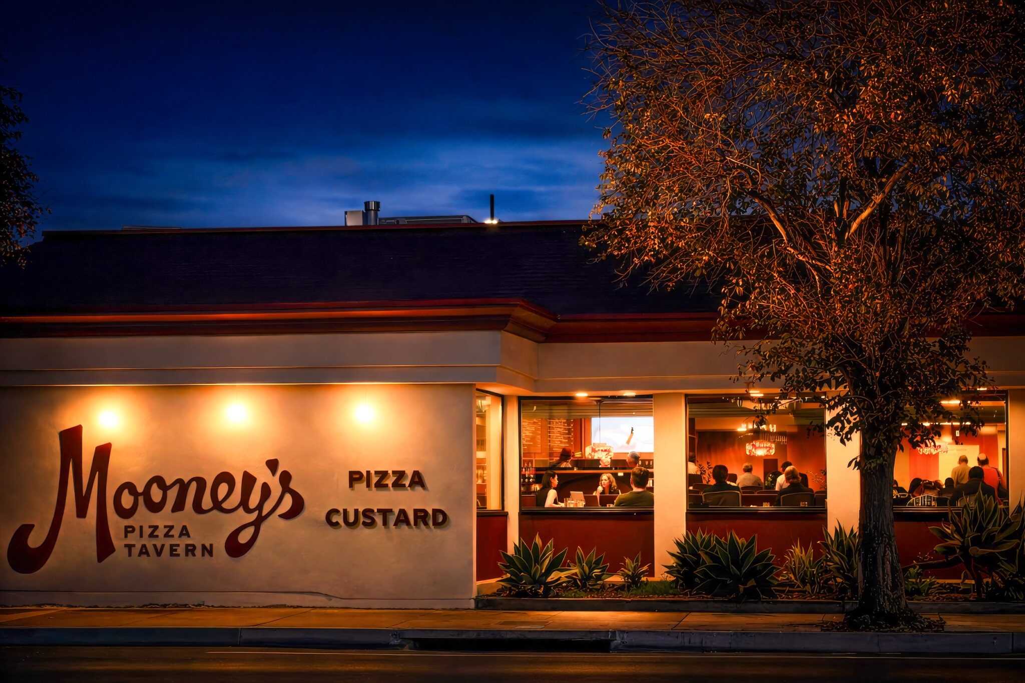 FIRST LOOK: Inside the nostalgic world of Mooney's Pizza Tavern in Long ...